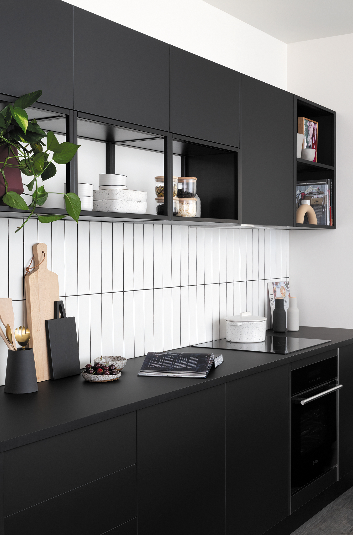 Casa decorada con paredes en color negro - Blog de Mary