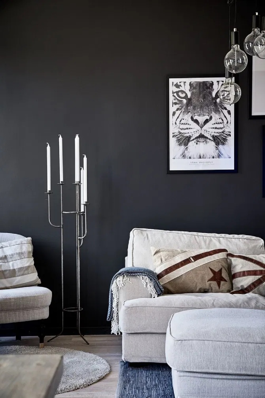 Casa decorada con paredes en color negro - Blog de Mary